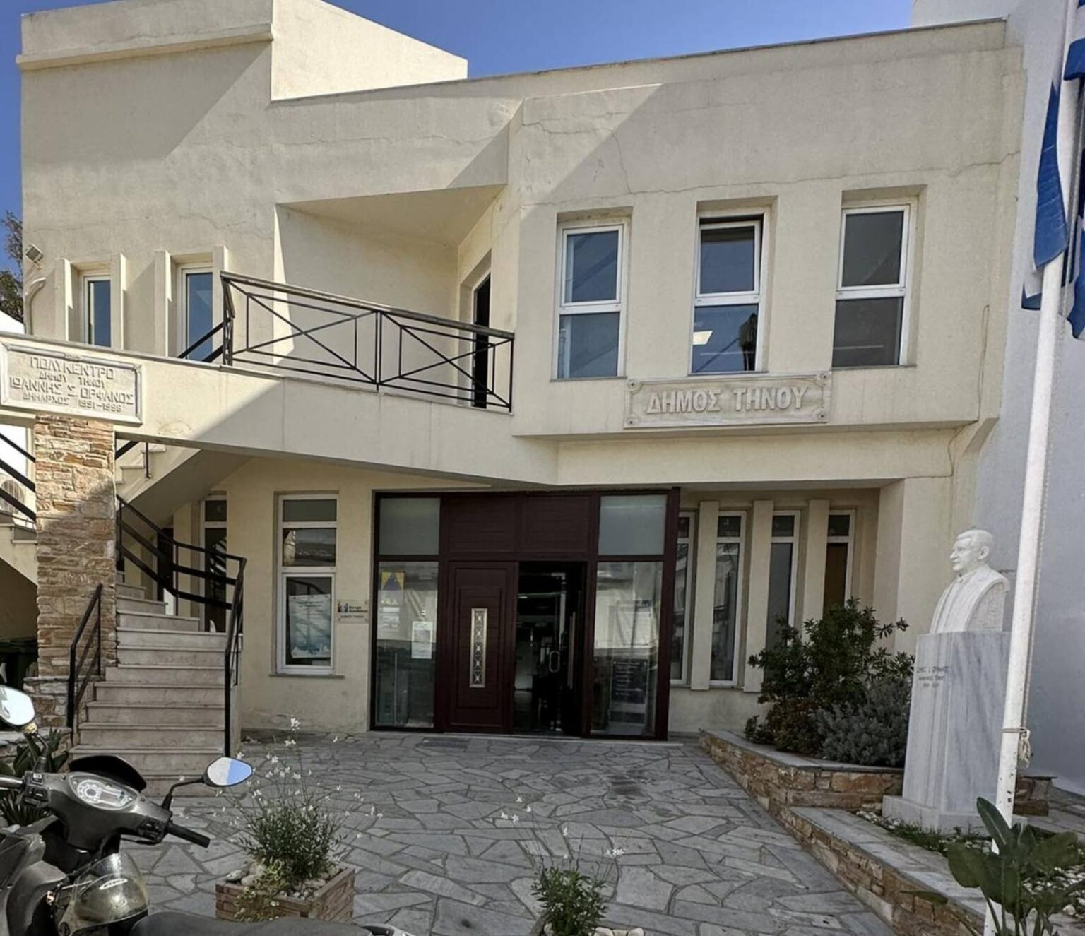 Ενίσχυση για τον Δήμο Τήνου για συντήρηση των σχολείων