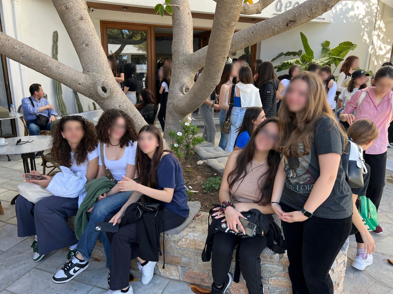 Η Λεόντειος Σχολή στην Τήνο